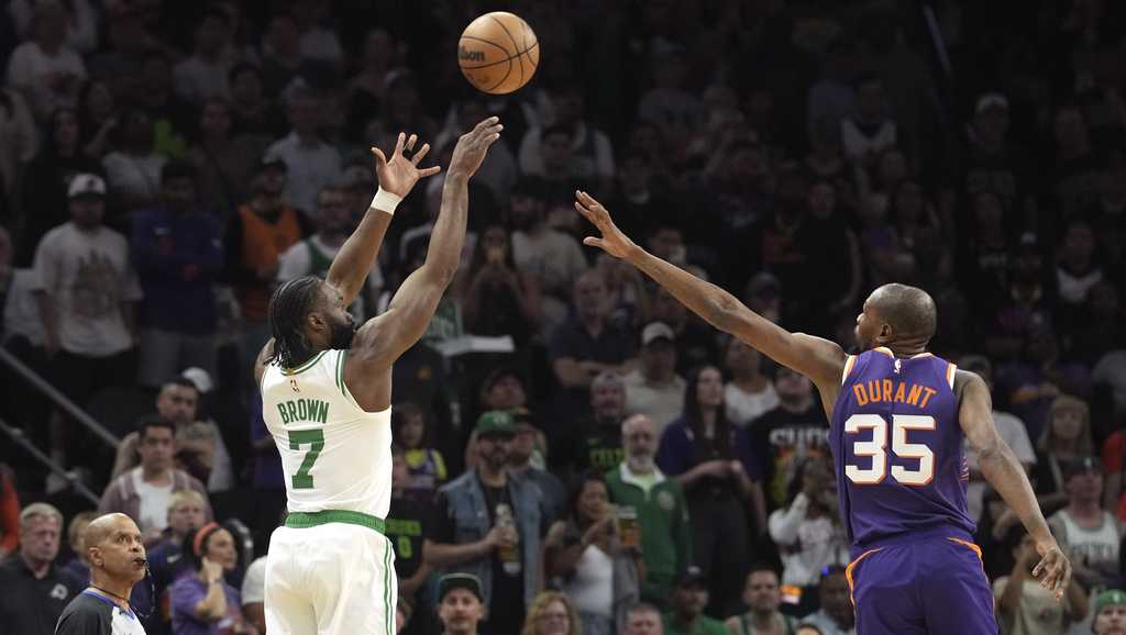 Celtics rout Suns 132-102 for 7th straight victory