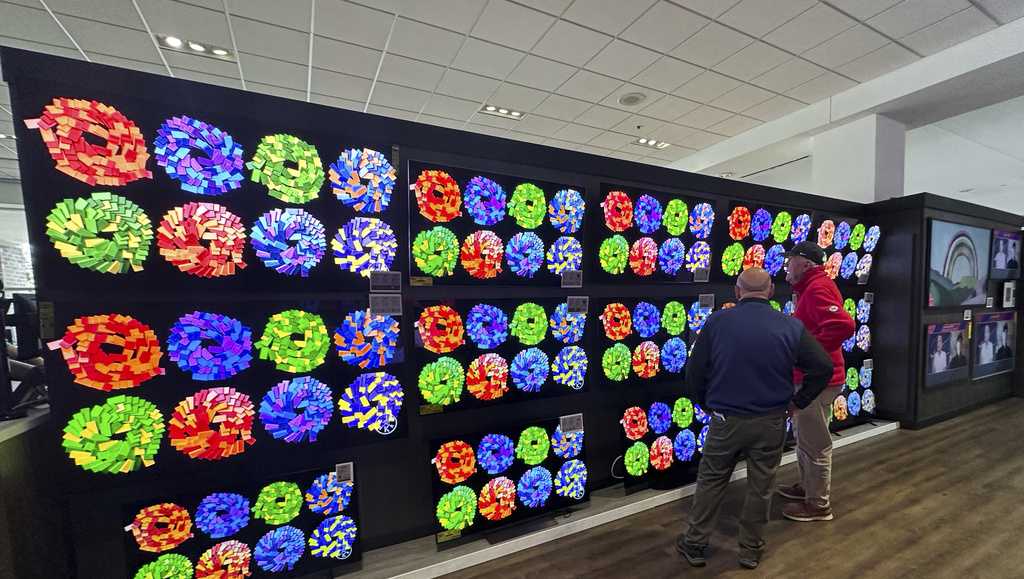 Consumer sentiment drops amid economic uncertainty