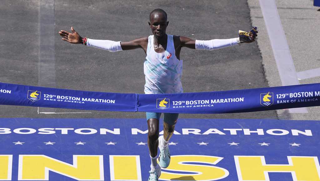 Boston Marathon champion fell just after start