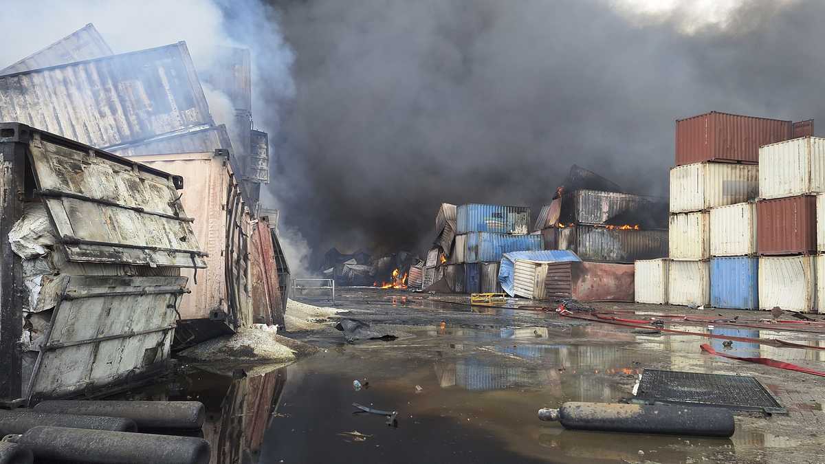 Massive explosion at Iranian port kills 25, injures some 800