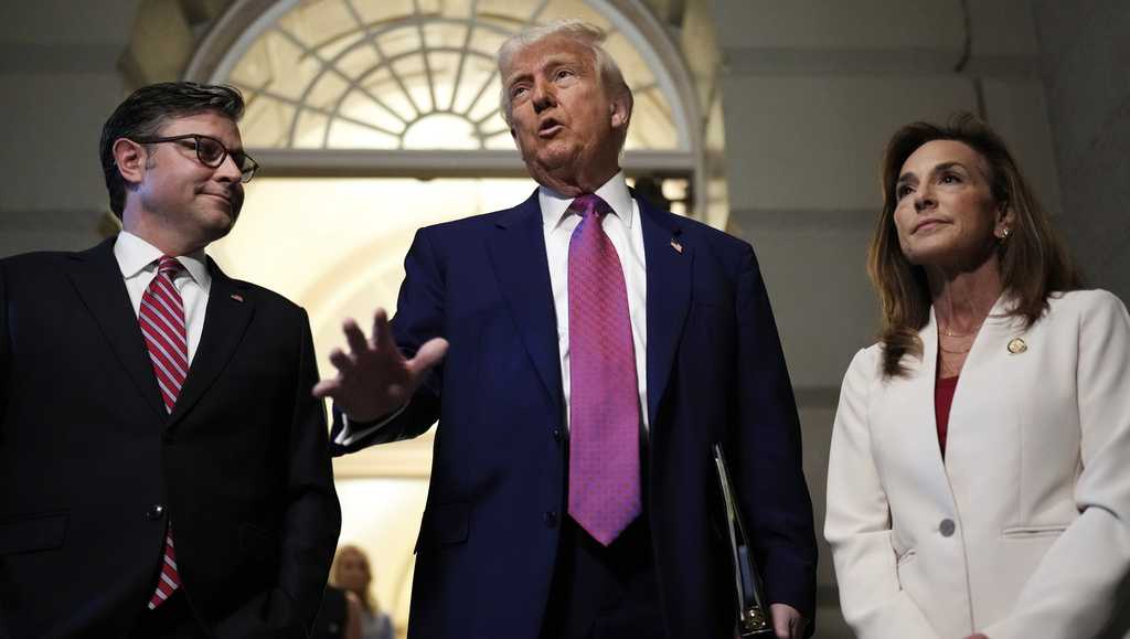 Trump pushes GOP unity on Capitol Hill tax bill