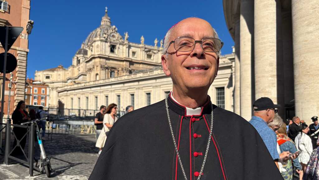 Bishop brings Pope Leo letters from migrants in crosshairs of US crackdown