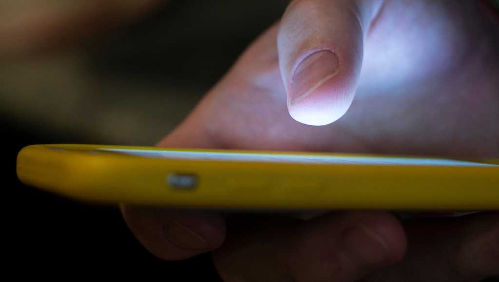 Politicians’ smartphone scandals expose risks of texting