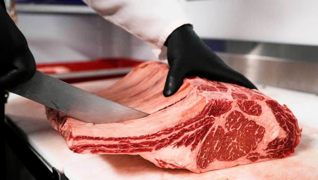 Trump demands DOJ probe into meatpackers over soaring beef prices