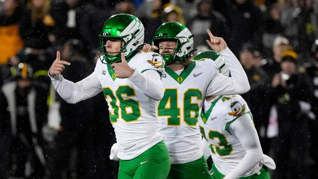 Iowa football drops home game to Oregon after wild finish