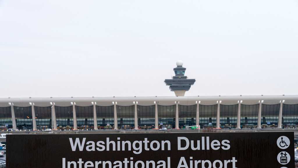 Mobile lounge crashes at Dulles Airport during passenger transfer