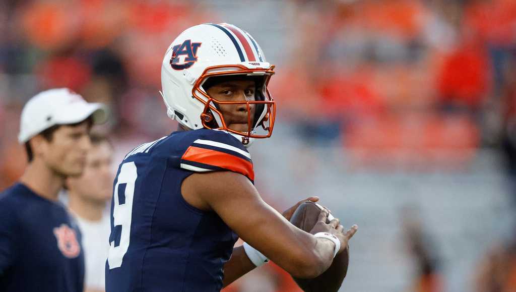 Auburn giving freshman QB Deuce Knight his first career start against ...