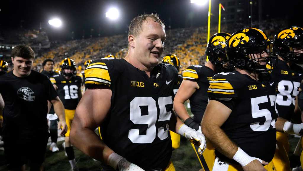 Iowa DT Aaron Graves becomes father on Thanksgiving, plays on Black Friday