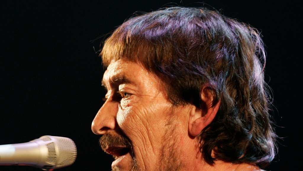 Singer-songwriter Chris Rea, known for 'Driving Home for Christmas ...