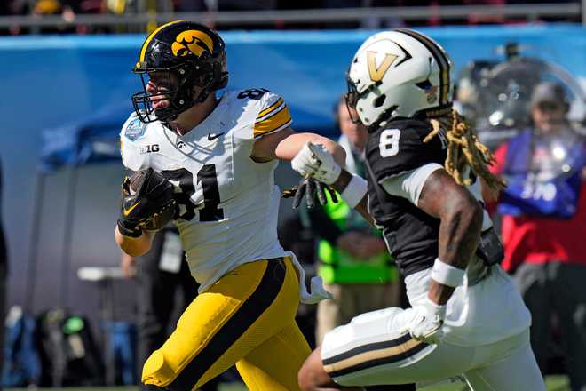 ReliaQuest Bowl: Iowa vs. Vanderbilt score updates, highlights, stats
