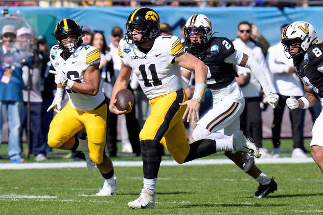 ReliaQuest Bowl: Iowa vs. Vanderbilt score updates, highlights, stats