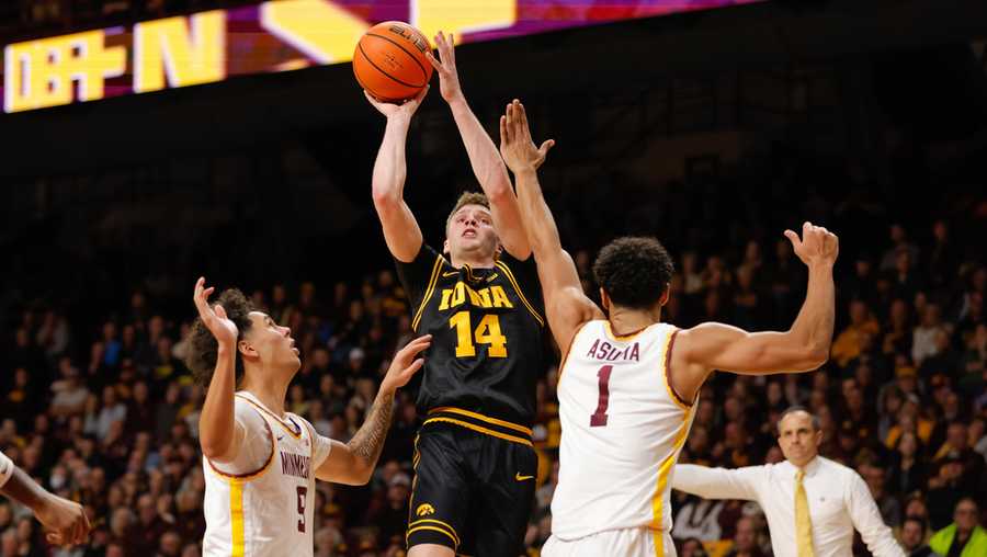 Minnesota stuns No. 19 Iowa as Hawkeyes miss late tying shots