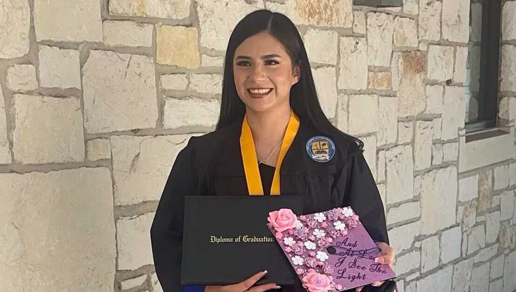 US apologizes for deporting college student flying home for ...