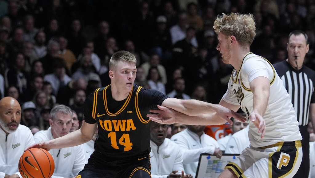 Smith takes over late as No. 5 Purdue pulls away from Iowa