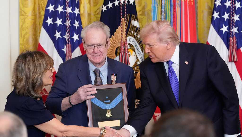 Trump honors three soldiers with the Medal of Honor