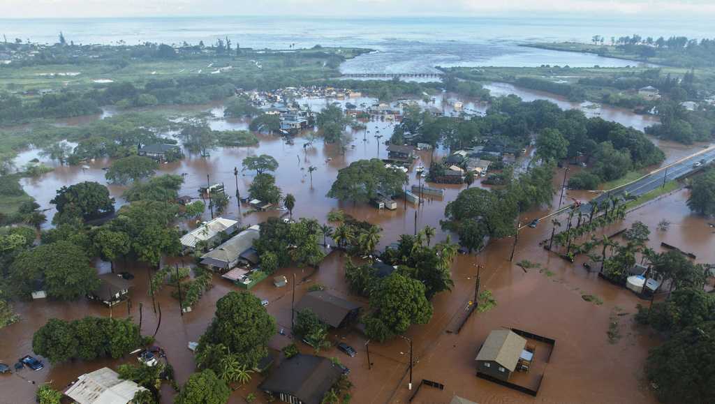 Hawaii dam at risk of ‘imminent’ failure as catastrophic flash flooding ...