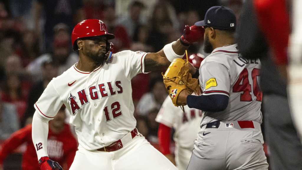 PHOTOS: Brawl breaks out between Braves pitcher Reynaldo López and ...