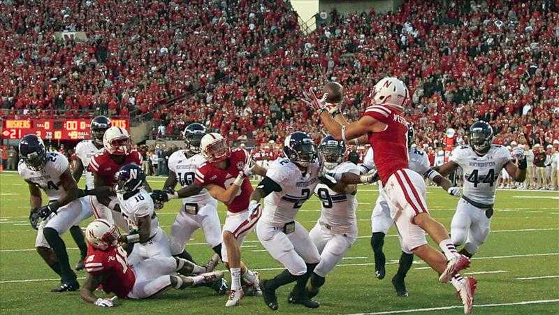 Nebraska quarterback throws incredible Hail Mary pass in 2013