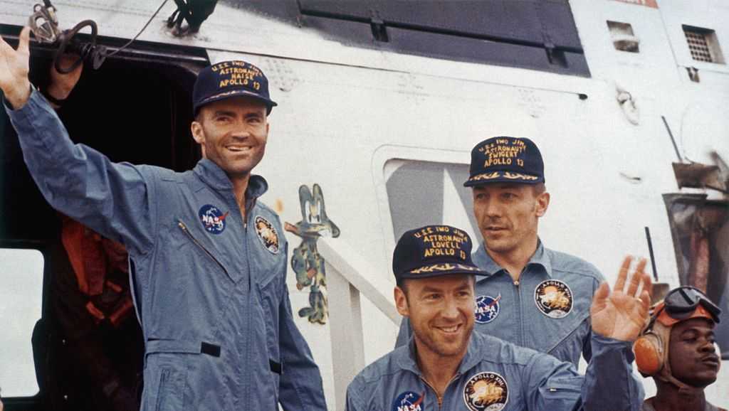 Apollo 13 astronauts and flight controllers reflect on a 'successful failure'