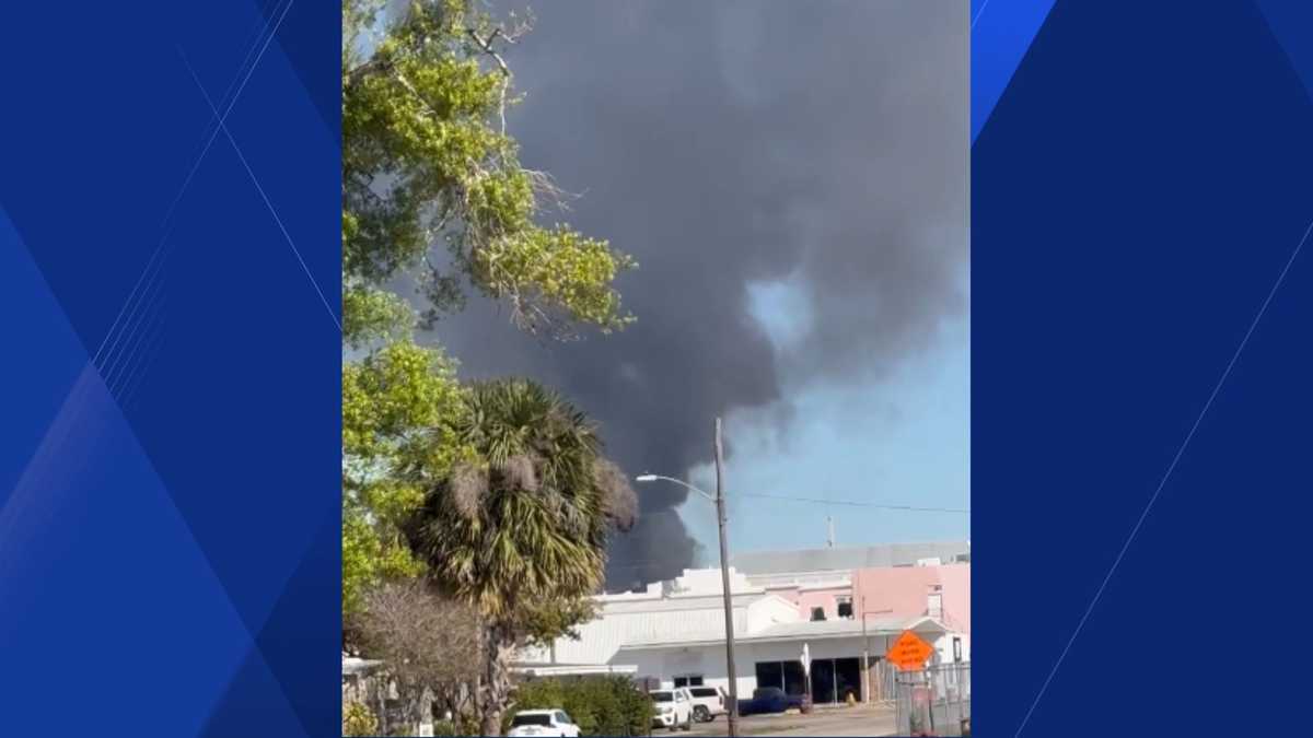 Massive plume of smoke billows from structure fire in Arcadia