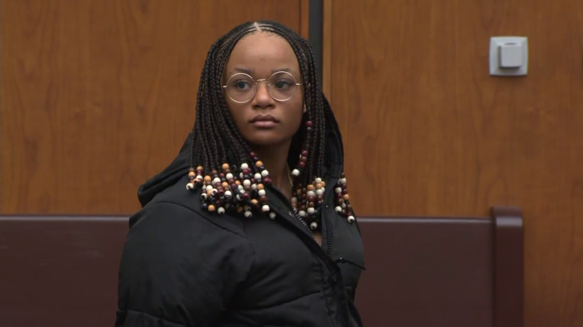 College student accused of stealing $500K from mall store faces judge