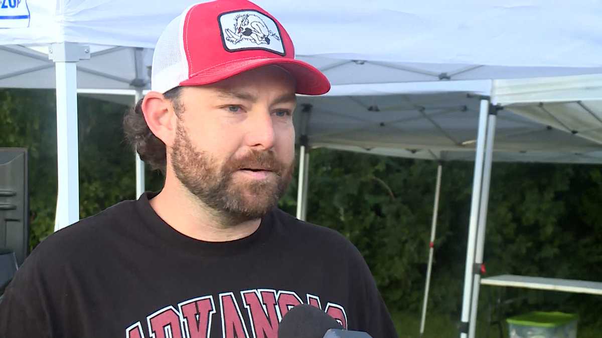 Arkansas and Notre Dame fans enjoy tailgating celebrations