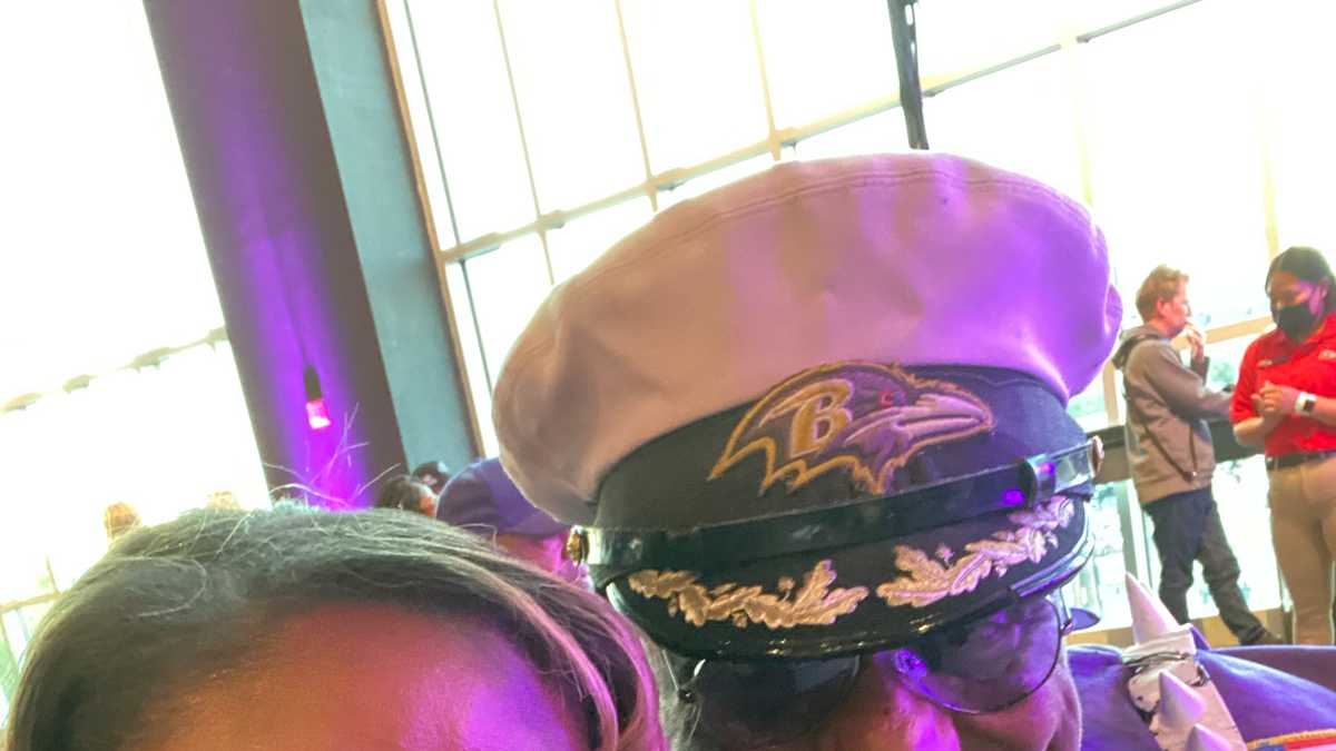 Ravens Flock remembers Captain Dee-Fense | Fan photos
