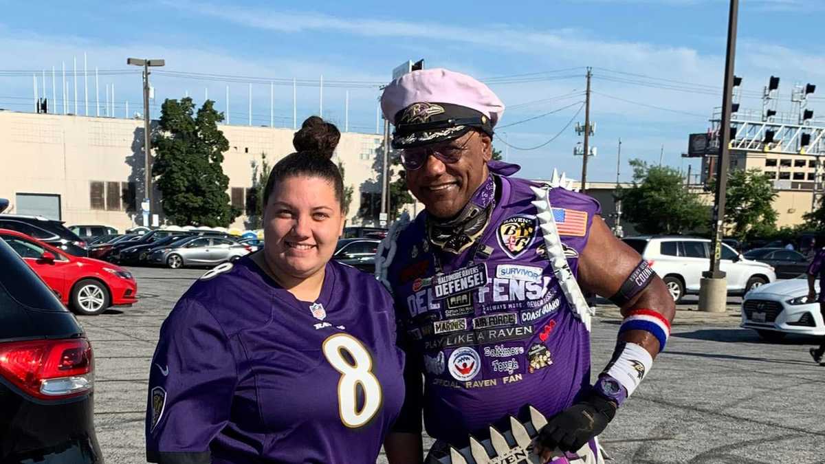 Ravens Flock remembers Captain Dee-Fense | Fan photos