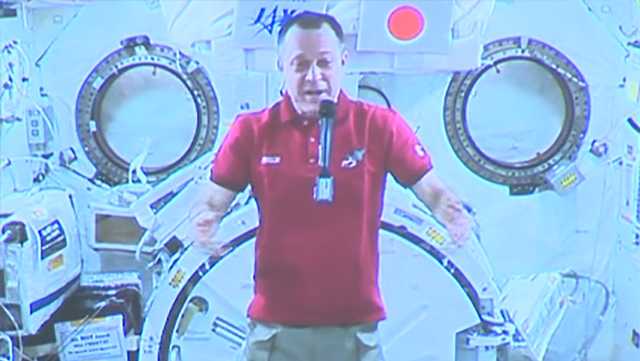 Long-distance call: Astronaut chats from space with kids