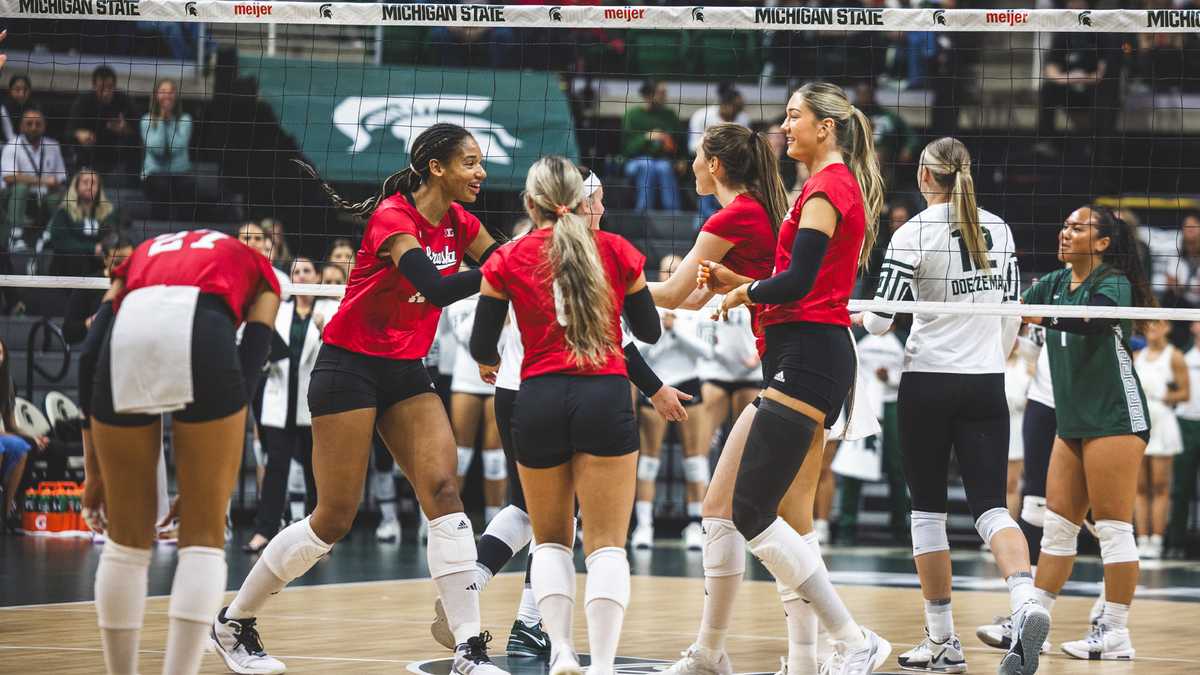 Husker volleyball remains undefeated in Big Ten play
