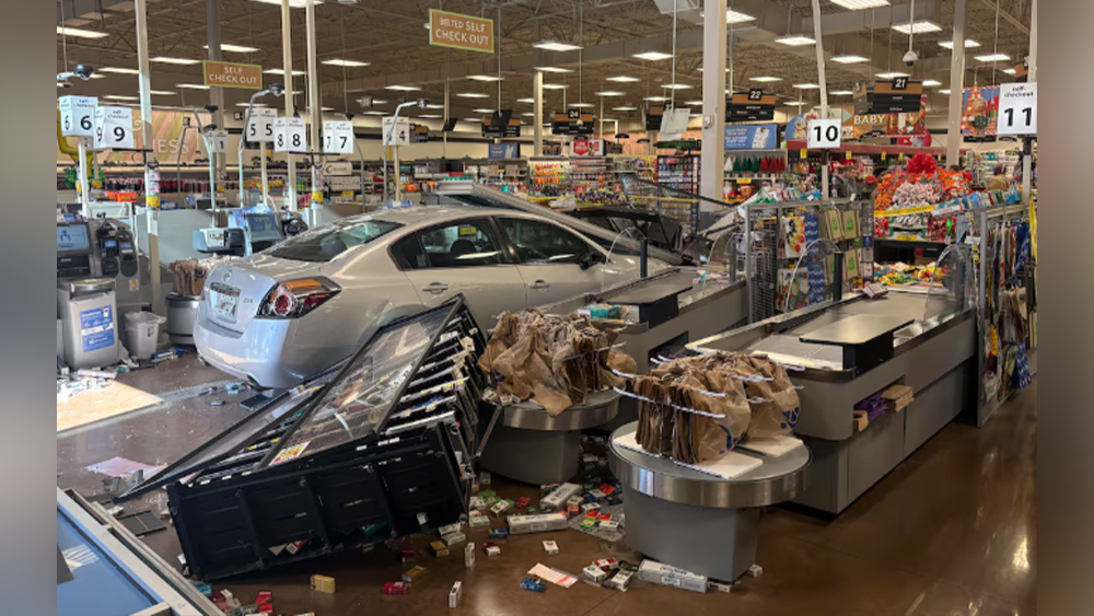 Car smashes into grocery store in Georgia