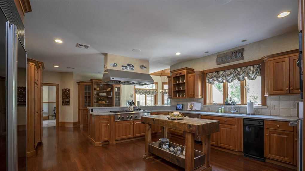 Mansion Monday: Comfort and style in this gorgeous Atkinson home