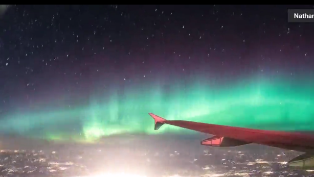Man captures incredible view of Northern Lights from plane