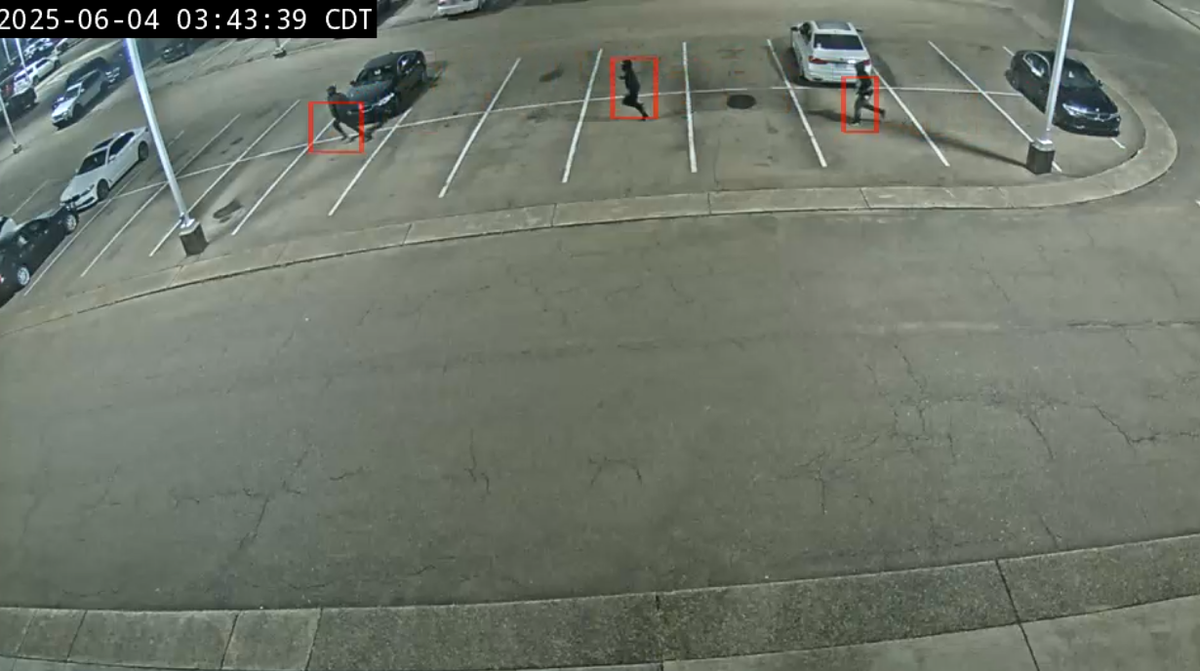 Jackson police searching for 3 suspects in auto theft