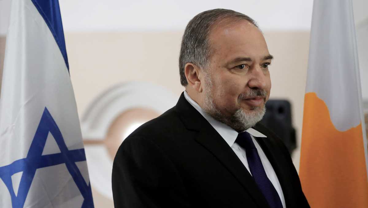 Israel threatens to destroy Syrian air defenses