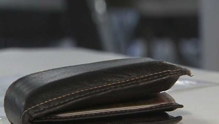 Teen gets bonus after losing wallet dressed as Santa