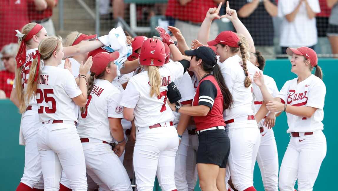 Alabama Defeats Albany, 5-1, to Open NCAA Softball Regional Play