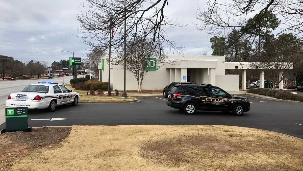 Authorities searching for bank robbery suspect Authorities searching for bank robbery suspect