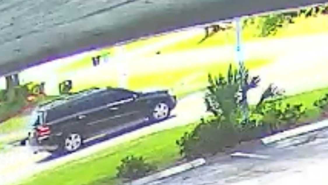 Florida police search for suspect vehicle linked to bank robbery