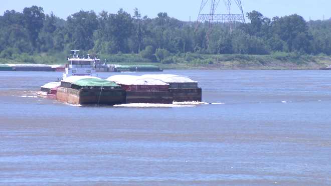 Mississippi River showing effects of long dry stretch