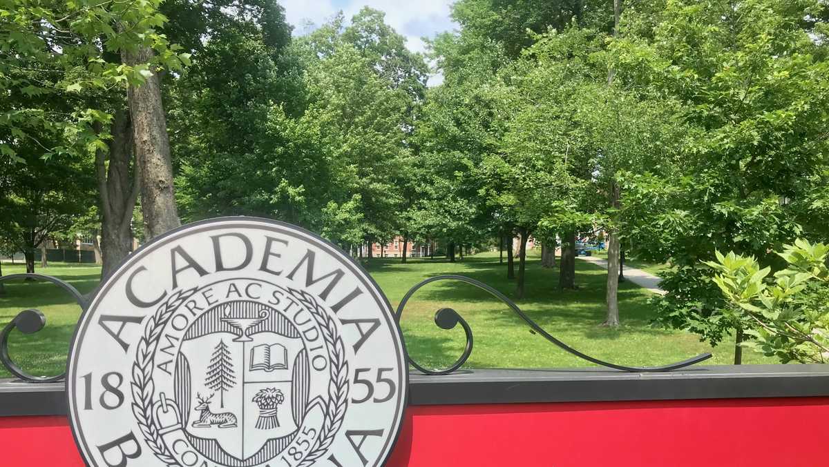 Bates College students petition for cut in tuition