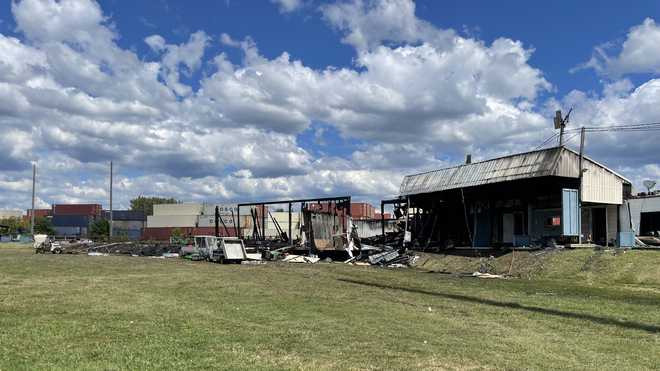 Fire destroys Bayview Golf Center; firefighter injured