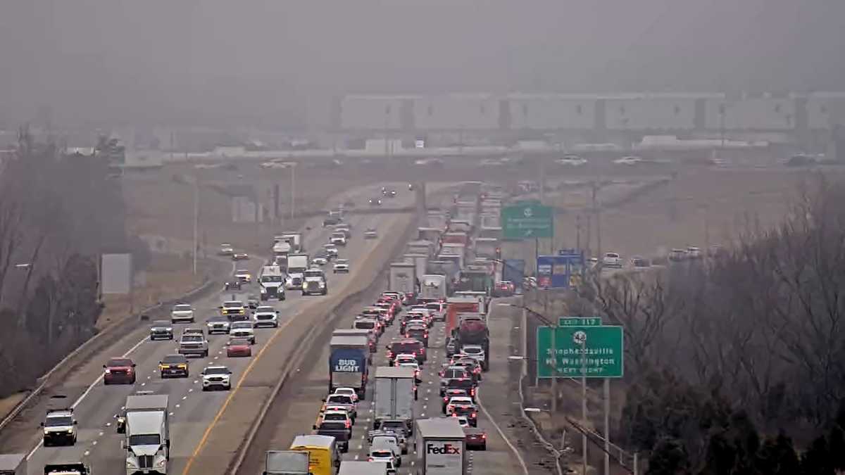 All lanes of I-65 North in Bullitt County blocked due to crash