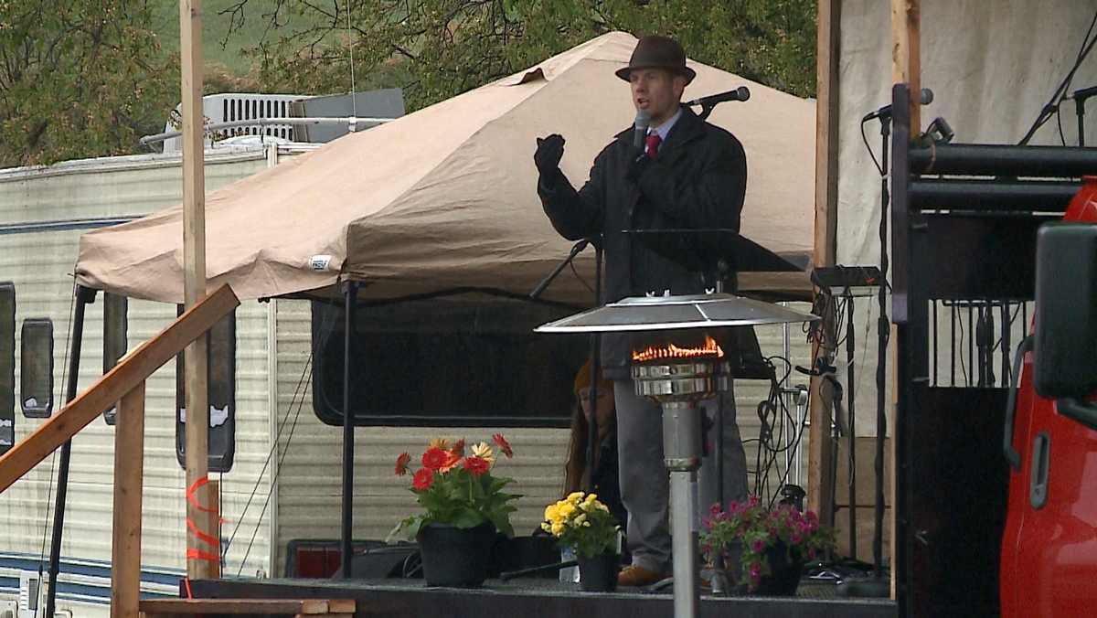 Bellevue church holds drive-up Easter service