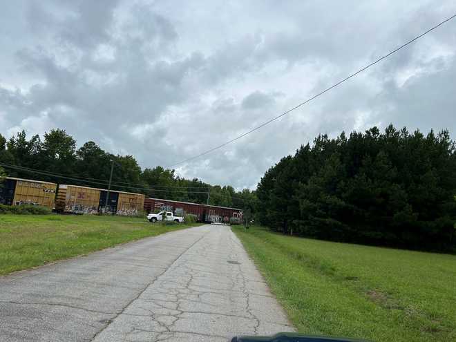 South Carolina: 2 train cars overturned during derailment