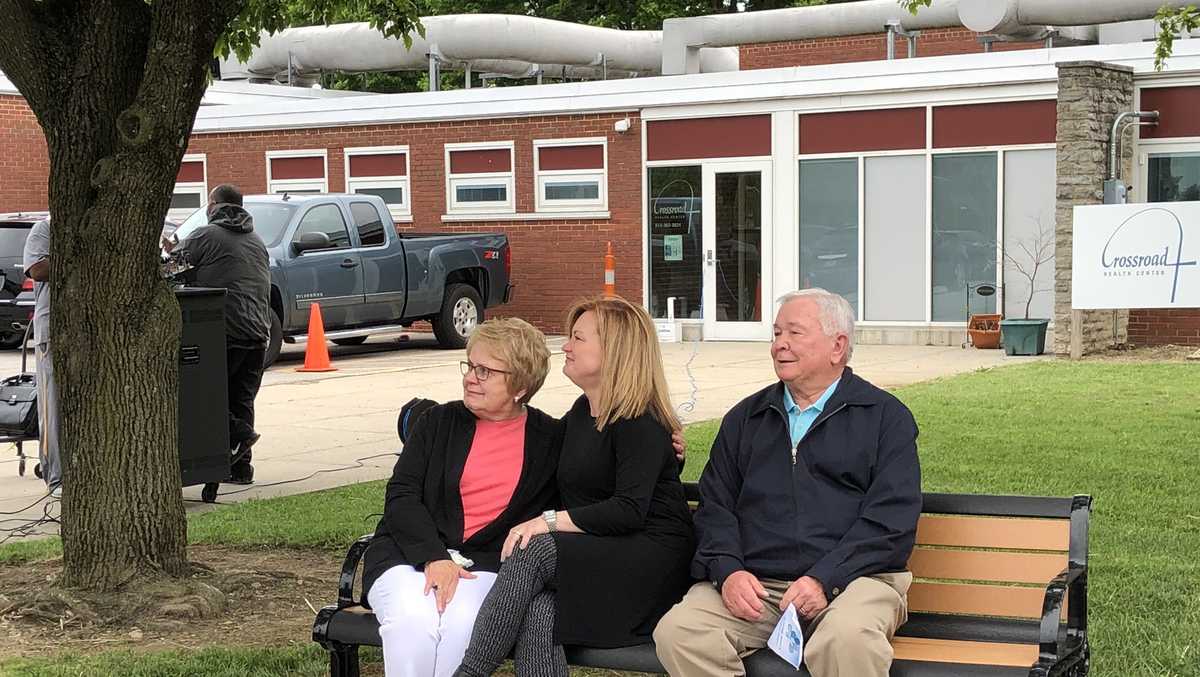 Taft Elementary dedicates bench to longtime teacher killed in head-on crash