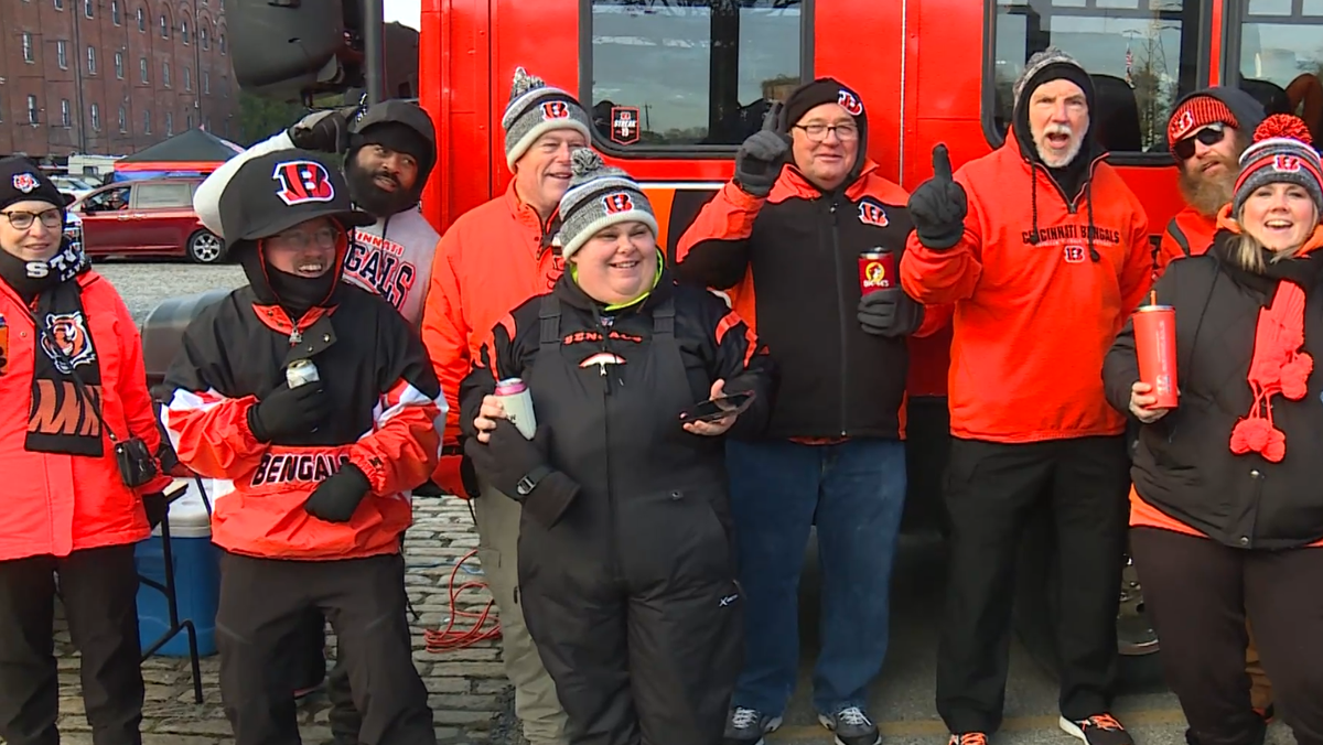 Fans bundle up for Bengals cold weather matchup against Steelers