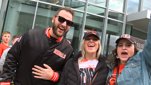 Bengals greeted with 'Who Deys' as team rolls into Kansas City