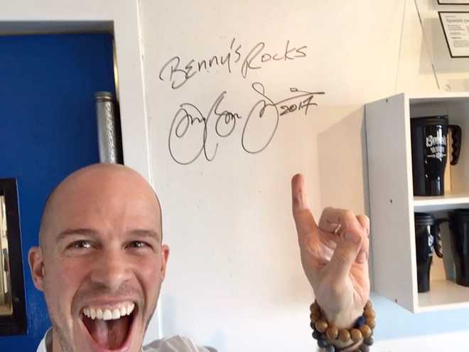 Bon Jovi stops into local Lake Worth Beach Restaurant