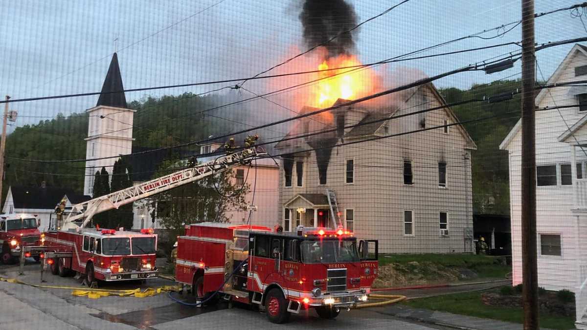 Residents jump from burning building in Berlin